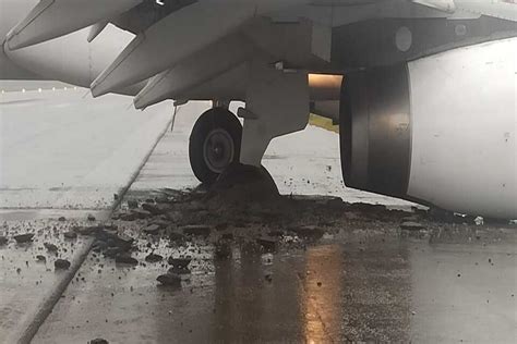 Vídeo avião derrapa na pista e fecha aeroporto de Florianópolis SC