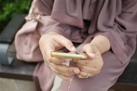 Premium Photo Close Up Of Women Hand Holding Smart Phone