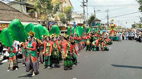 Thengul Tlatah Jati Antarkan Smpn Bojonegoro Juara Pertama Pawai Budaya