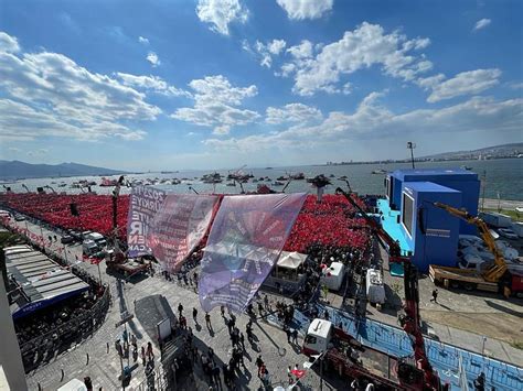 İzmir de AK Parti miting alanını coşkulu kalabalık doldurdu