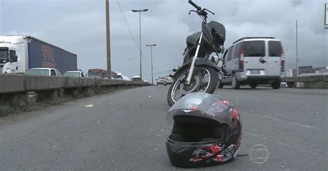 G Motociclista Morre Ao Tentar Ultrapassagem Na Br No Recife