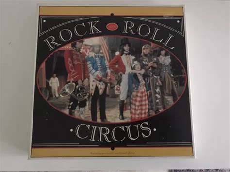 RARE COFFRET THE Rolling Stones Rock And Roll Circus CD VHS Et Figurine