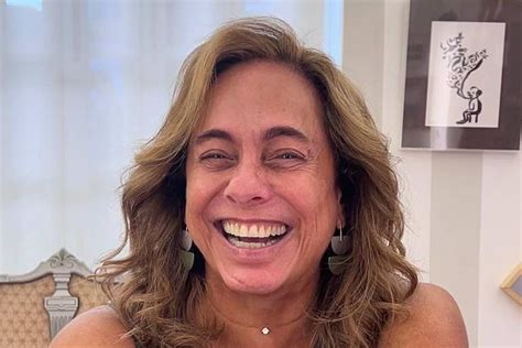 Cissa Guimar Es Revela Que Aceitou Posar Nua Ap S Ordem De Despejo