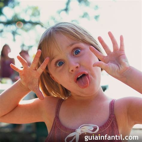 Niños Burlándose De Otros Niños