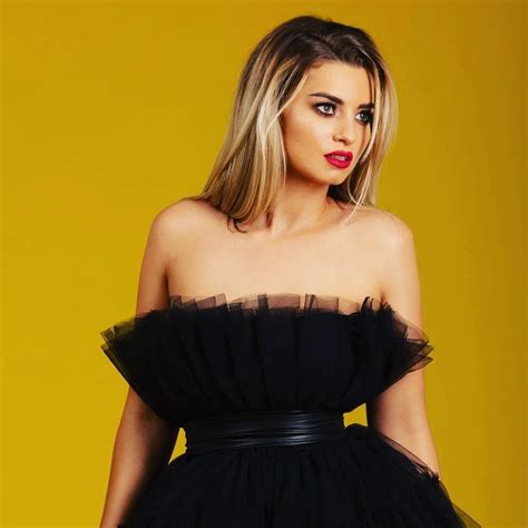 Cel mai sexy inginer O finalistă de la Vocea României e inginer la