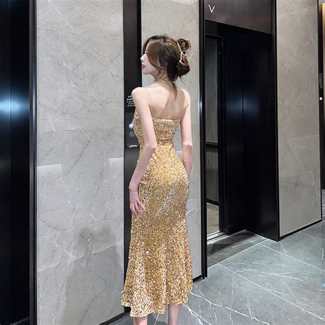 金色性感亮片吊带连衣裙亮闪闪晚礼服裙子轻奢小众高端party小礼 三坑日记
