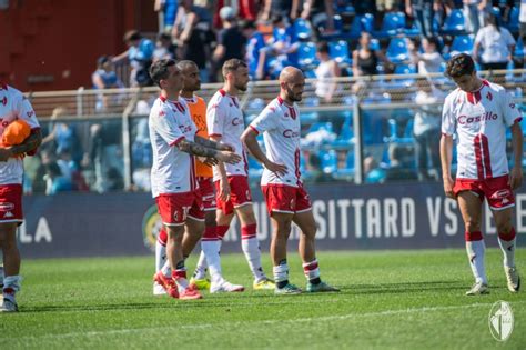 Serie B Il Bari Resta In Zona Playout A 2 Sulla Zona Retrocessione