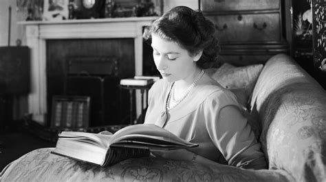 Regina Elisabetta II I Libri Da Leggere Per Ricordarla Wired Italia