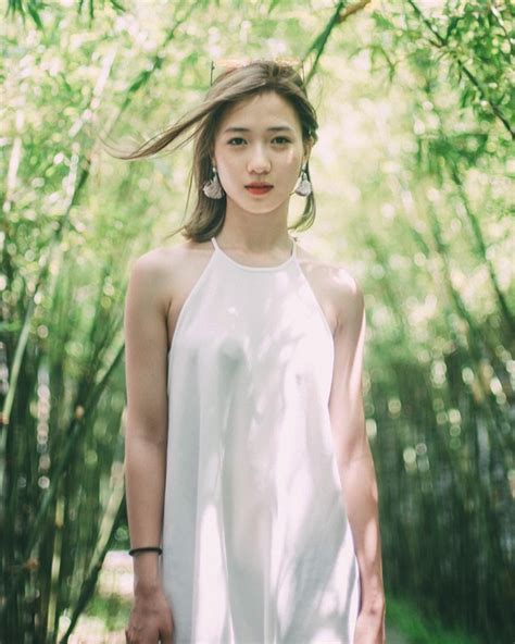 3 hot girl Trâm Anh Hồng Anh Emily lên xe hoa cùng ca sĩ underground