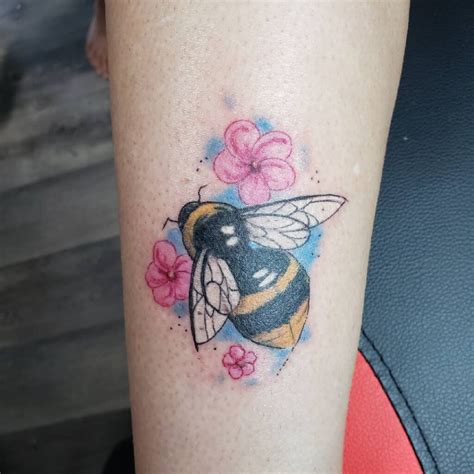 11 Queen Bee Tattoo Ideas You Have To See To Believe