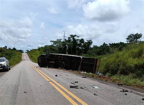 Vídeo acidente entre carro e caminhão na BR 364 deixa rastro de