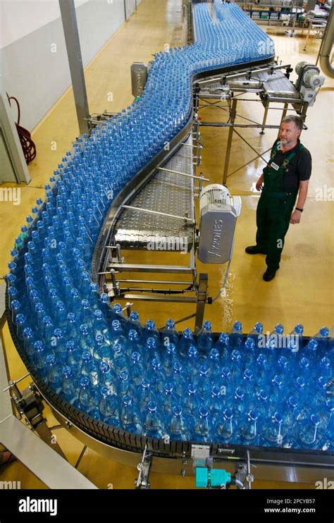 Schichtleiter Georg Kirsch Kontrolliert Den Produktionsprozess An Der