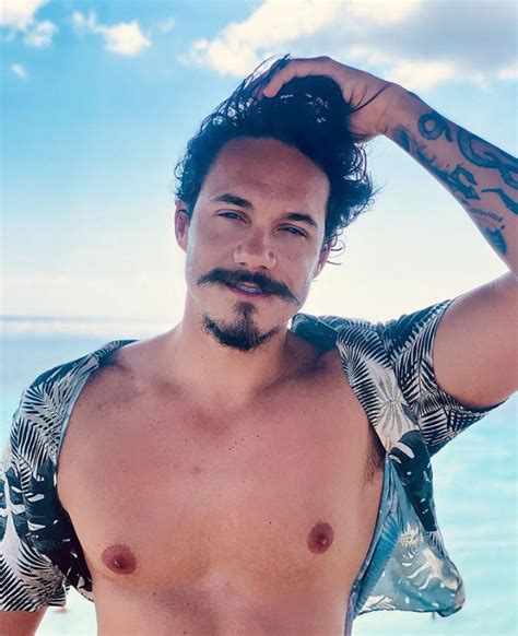 BBB 22 Eliezer revela que já fez harmonização facial confira