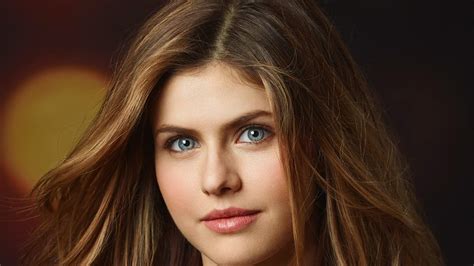 Se Pas Alexandra Daddario Deslumbr A Todos Con Un Traje