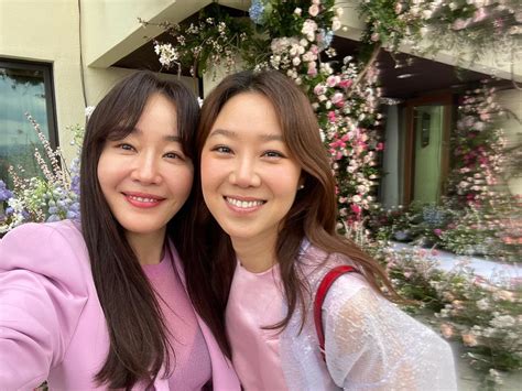 First No Mask Photo Of Gong Hyo Jin At Hyun Bin And Son Ye Jins