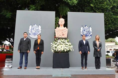 Realizan Guardia de Honor en monumento a Josefa Ortiz de Domínguez