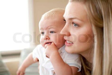 Mami liebkosung dänisch Stockfoto Colourbox