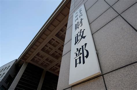 中国拟发1 5万亿元债劵纾困地方债 西南省份公务员恐裁两成 普通话主页