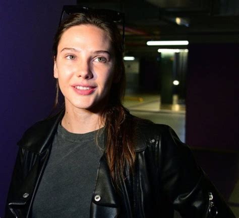 Umut Evirgen evlenirken eski sevgilisi Serenay Sarıkaya Dünya yanarken ben