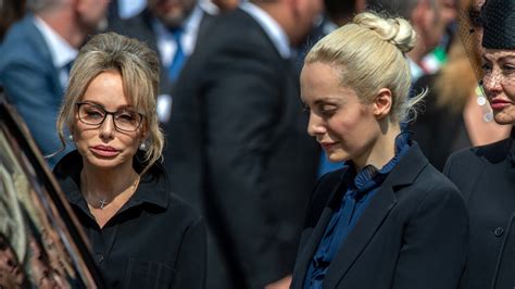 Marta Fascina E Marina Berlusconi In Vacanza Insieme Il Retroscena