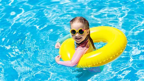 Quand apprendre à nager à votre enfant MamansQuiDéchirent