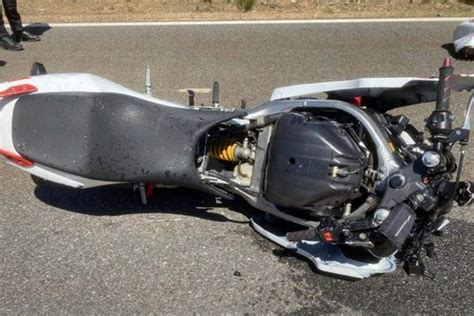 Una parella de 24 i 30 anys mor en un tràgic accident de moto a la N 211