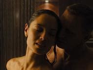 Bérénice Marlohe Nue dans Skyfall
