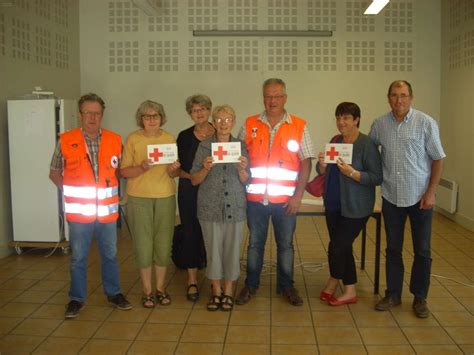 Les randonneurs obtiennent leur diplôme premiers secours Charente