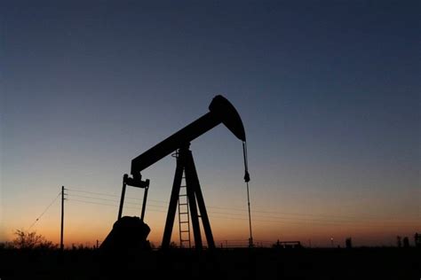 El petróleo de Texas baja un 1 6 y cierra en 112 40 el barril El