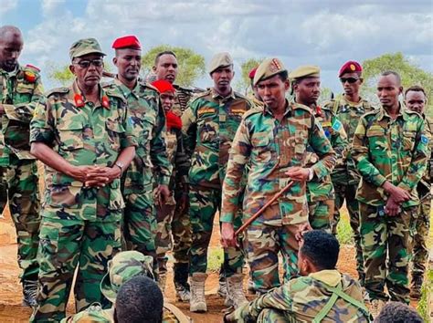 Taliyaha Ciidanka Xoogga Dalka Soomaaliyeed Iyo Saraakiil Kale Oo