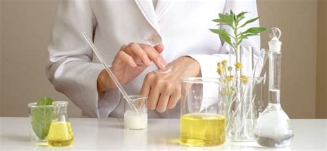 Qué estudiar para hacer cosméticos QueCarreraEstudiar es