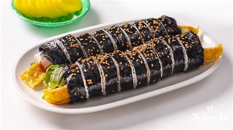 EASY and Tuna licious Kimbap H MART KIMCHI EVERYDAY 간단하고 맛있는 참치마요