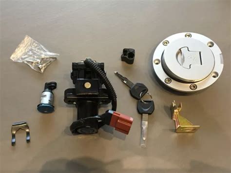 UN KIT SERRURE Neiman Bouchon De Reservoir Neuf Honda Cbr600Rr Cbr 600