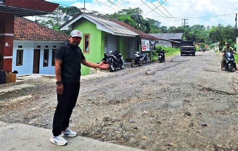 Kesal Warga Desa Kumpay Subang Saya Bayar Pajak Tapi Jalanan Rusak