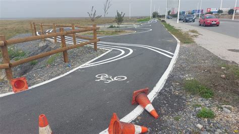 La Junta aclara el misterio del carril bici las líneas curvas