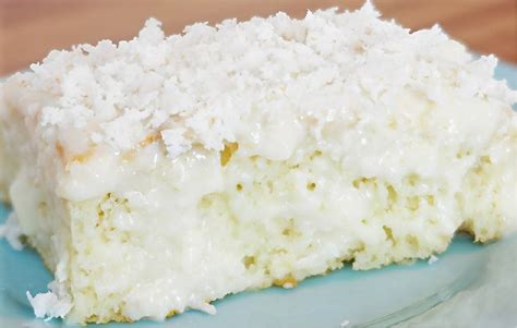 Bolo De Coco Gelado Molhadinho E Cremoso Para Embrulhar No Papel