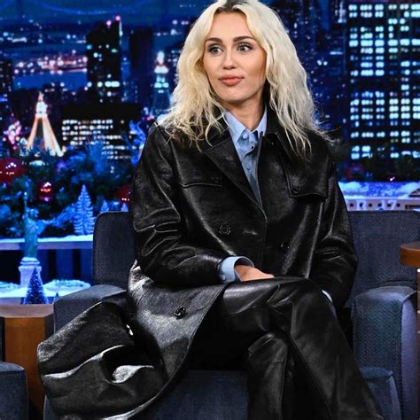 Miley Cyrus Updates On Twitter While Taping The Tonight Show With
