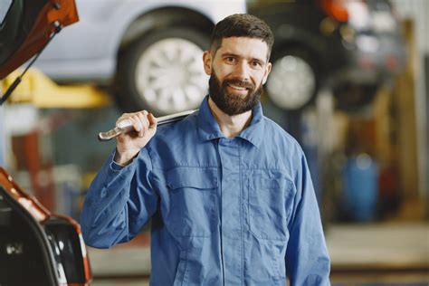 Cheffe Chef datelier automobile métier salaire formation Hellowork