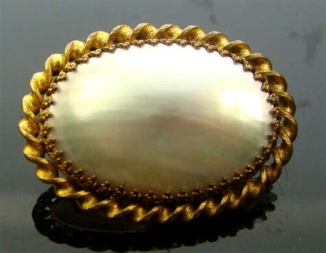 Antique Victorian Mother Of Pearl C Clasp Oval Brooch Beautiful Luster