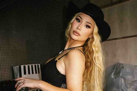 Top 10 der Promi Verdiener von OnlyFans im Jahr 2024 Sängerin auf
