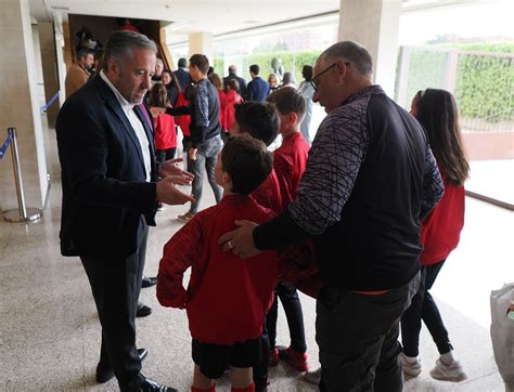 CCyL Miles de personas visitan las Cortes de Castilla y León en la