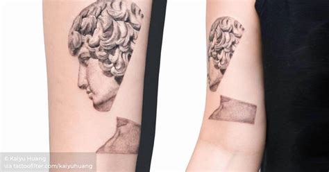 Roman Sculpture Tattoo On The Right Upper Arm