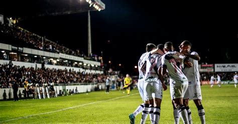 Vasco vira no final sobre o Operário PR e segue no G4 da Série B