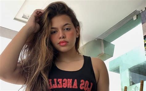 Cantora Brisa Star E Banda Sofrem Acidente De Nibus Em Rodovia No