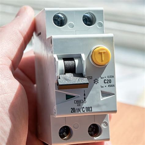 Types Of Circuit Breakers How They Work