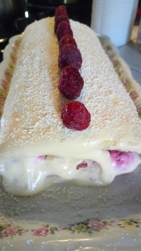 Buche Au Mascarpone Chocolat Blanc Et Framboises Qu Est Ce Qu On Mange
