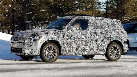 MINI Countryman dalle foto spia sembra più lunga che mai