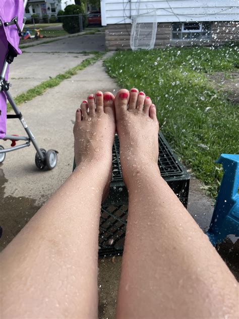 I Love Getting My Pretty Pink Toes Wet 😍 Rtoesfetish