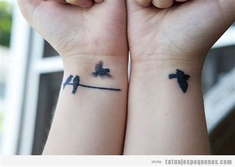 35 Tatuajes pequeños de pájaros que vuelan sobre tu piel Tatuajes