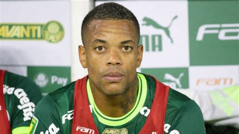 Caio Paulista é envolvido em troca por craque do Brasileirão de R 55